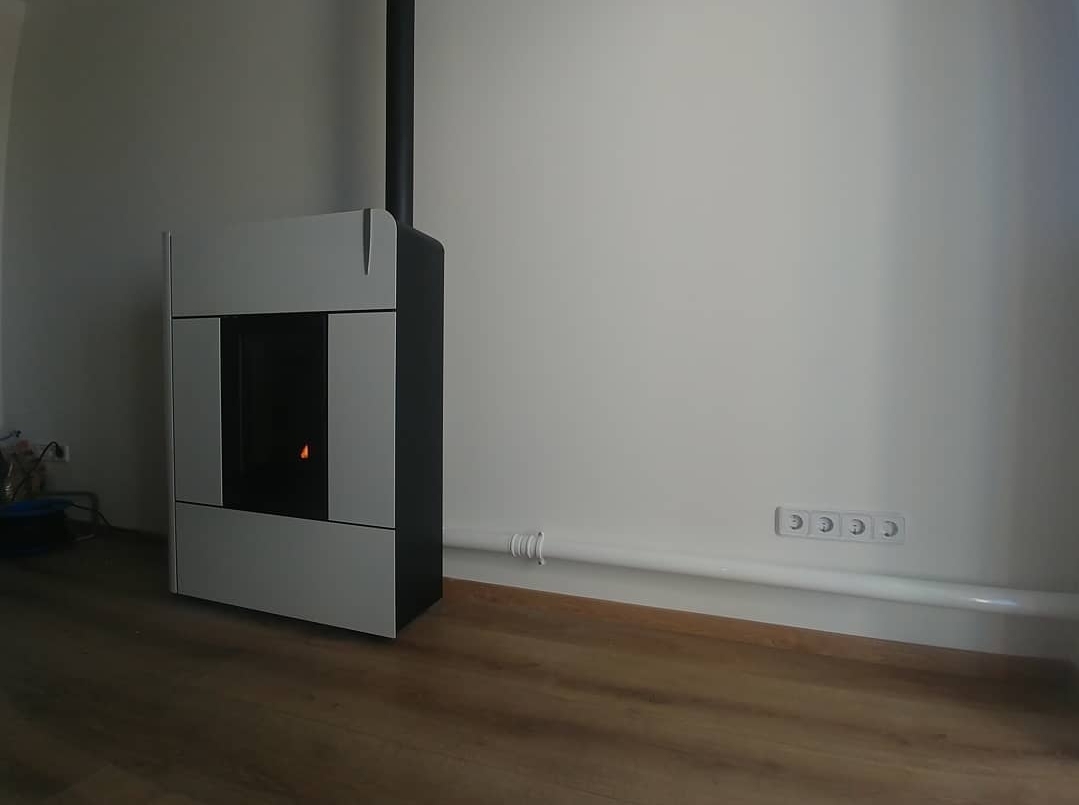 Estufa de pellet RAAM Comfort Air 8 UP! S2 Salida Hembra